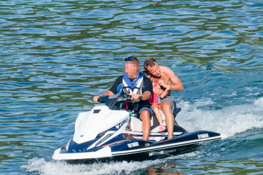 Emmanuel et Brigitte Macron à la plage : leurs vacances canon ! - Voici Emmanuel et Brigitte Macron à la plage : leurs vacances canon ! - Voici