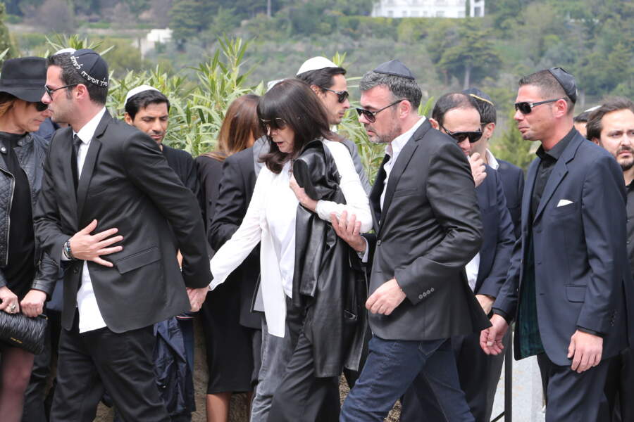 Obsèques de Richard Anthony : l’adieu bouleversant de ses proches - Voici