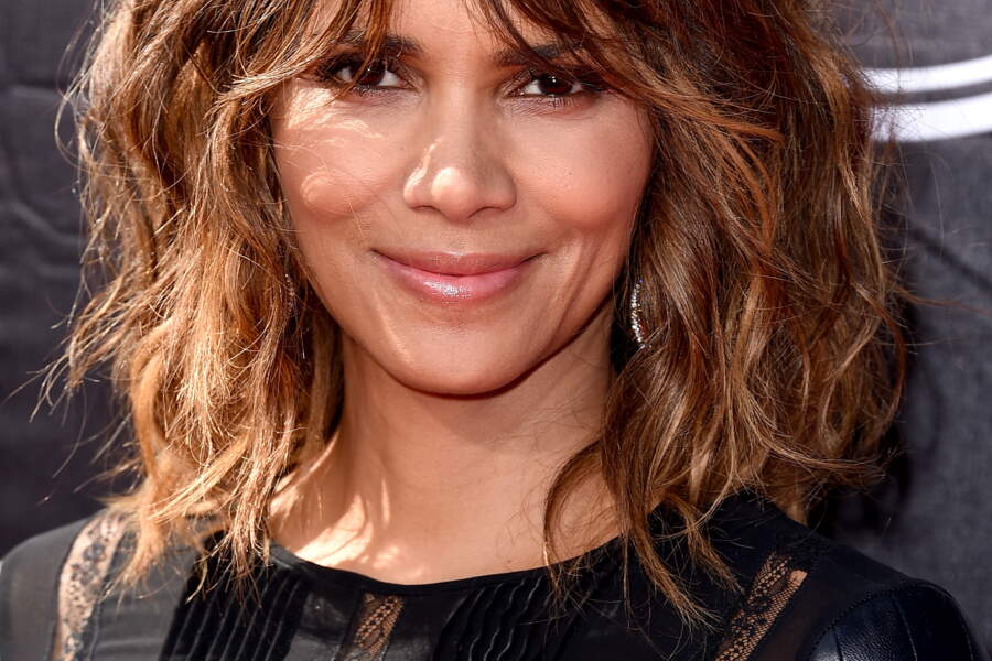 Cheveux : les plus belles coiffures avec une frange effilée - Voici