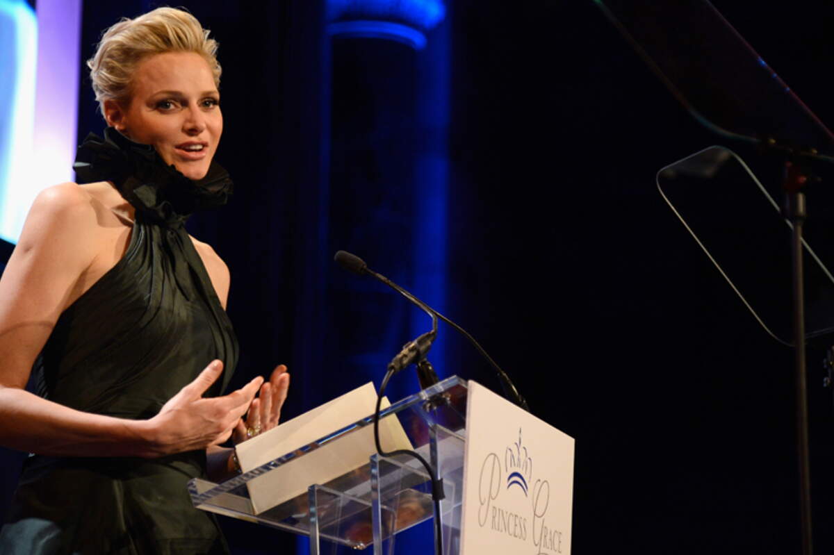 L'étrange tenue de Charlène de Monaco - Voici