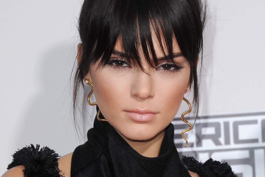 Cheveux : les plus belles coiffures avec une frange droite - Voici