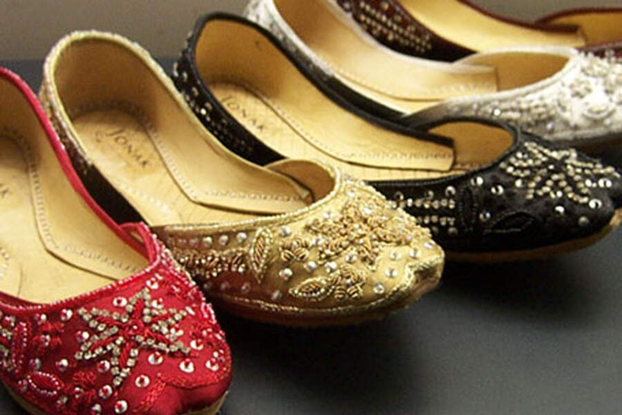 Saga de marque : Jonak - Voici