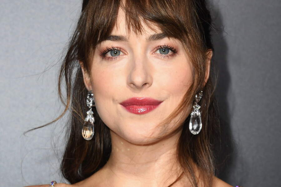 Cheveux : les plus belles coiffures avec une frange droite - Voici