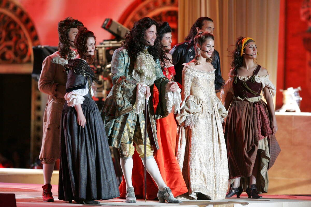 Les stars des comédies musicales : que sont-elles devenues ? - Voici