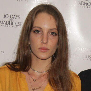 Eleanor Lambert - La biographie de Eleanor Lambert avec Voici.fr