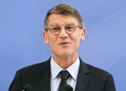 Vincent Peillon - La biographie de Vincent Peillon avec Voici.fr