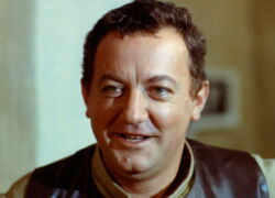 Coluche - La biographie de Coluche avec Voici.fr