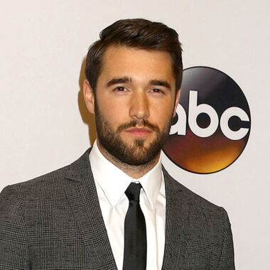Josh Bowman - La biographie de Josh Bowman avec Voici.fr