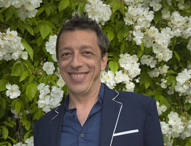 VIDEO Téta­nisé, Stéphane Bern est embarqué malgré lui dans une course ...