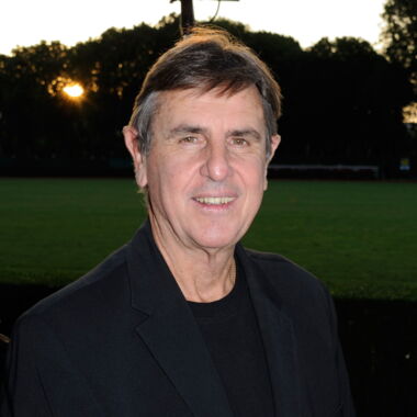 Patrick Simpson-Jones - La biographie de Patrick Simpson-Jones avec ...