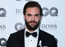 Tom Bateman - La biographie de Tom Bateman avec Voici.fr
