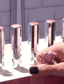 VIDEO Comment bien appliquer son rouge à lèvres ? - Voici