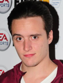 Hugo tout seul . - La biographie de Hugo tout seul . avec Voici.fr