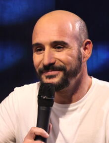 PHOTO Cartman change radicalement de look : les stars n’en reviennent ...