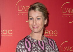 Elisabeth Buffet - La biographie de Elisabeth Buffet avec Voici.fr