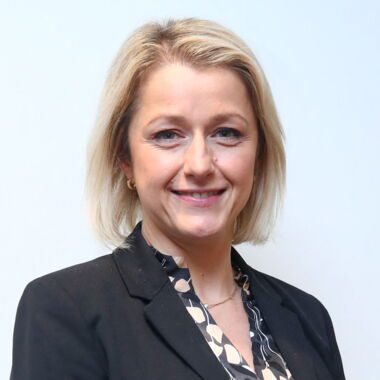 Barbara Pompili - La biographie de Barbara Pompili avec Voici.fr