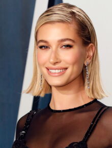 Amanda Gorman : son point commun avec Selena Gomez, Hailey Bieber et ...