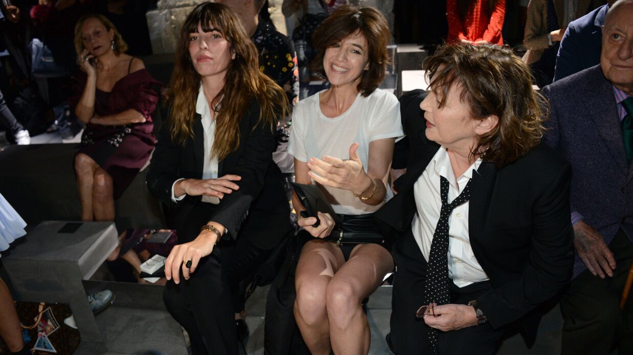 Photos En Mini Jupe Charlotte Gainsbourg Montre Malencontreusement Ses Dessous Voici