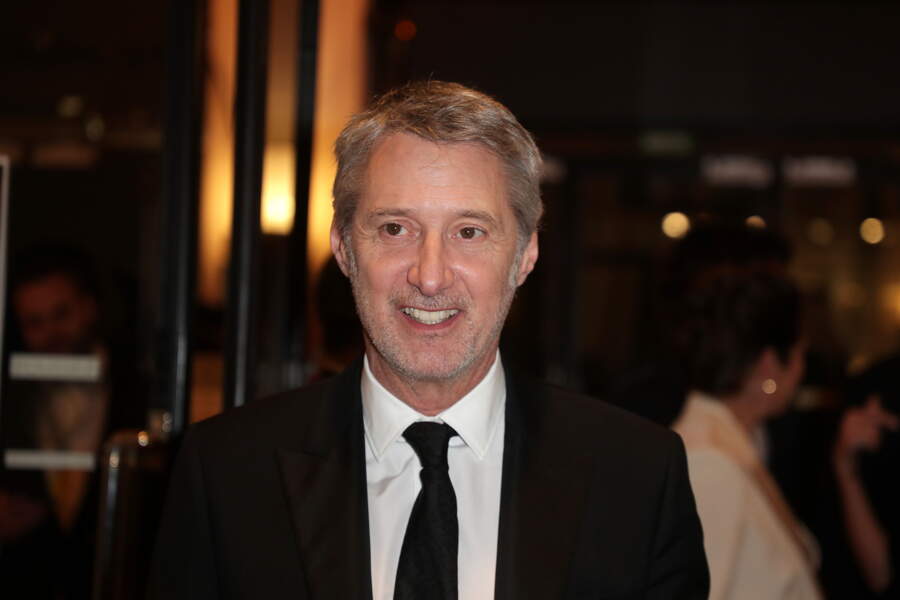 VOICI Qui sont les 20 animateurs préférés des Français ? - Voici