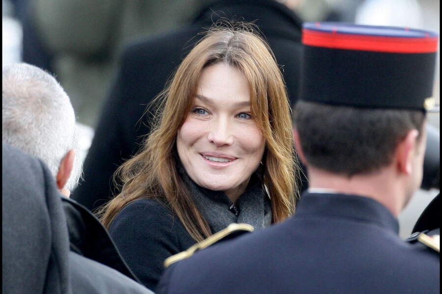Carla Bruni : découvrez son évolution physique de ses 25 ans à aujourd ...