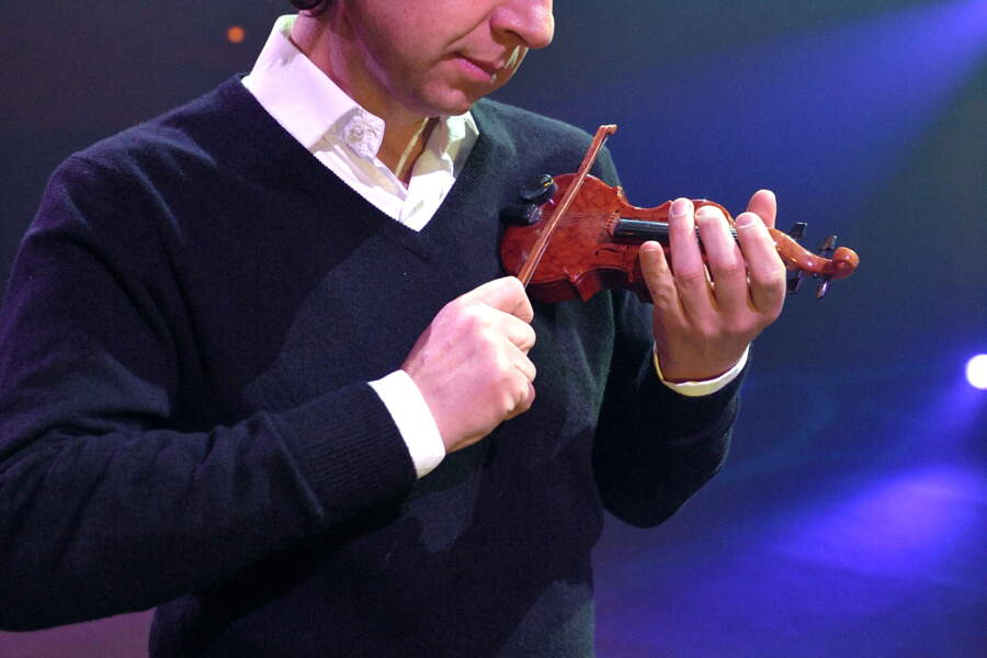 Stéphane Bern : découvrez son évolution physique en images - Voici