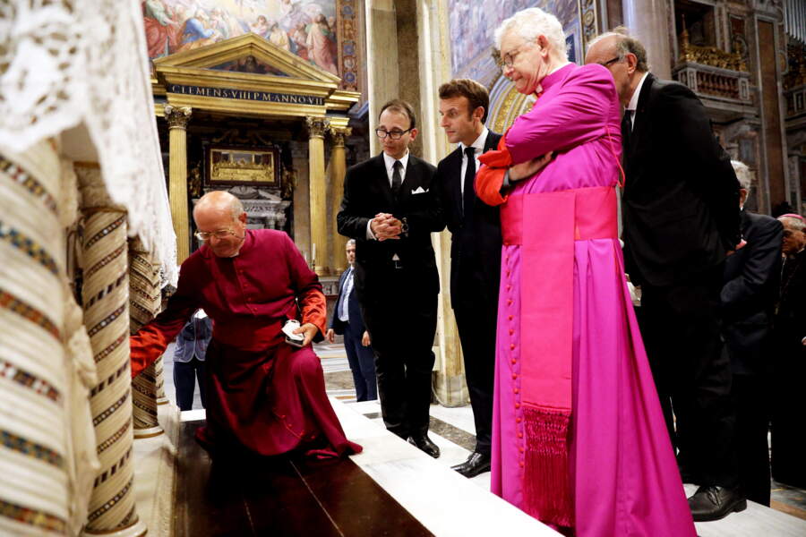 Brigitte et Emmanuel Macron en amoureux à Rome - Voici