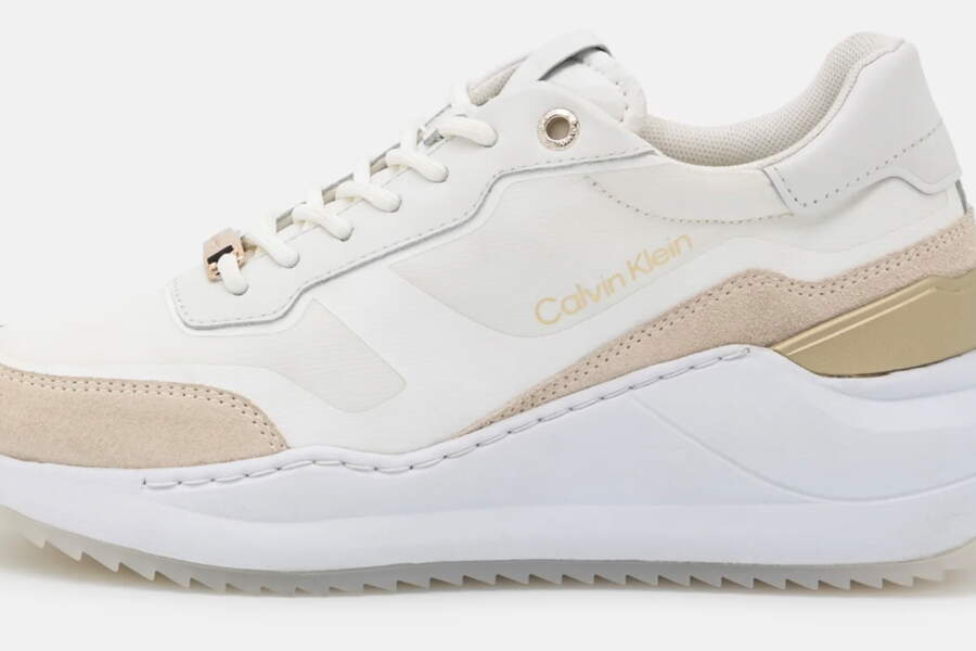 15 paires de baskets compensées pour s'inspirer de Brigitte Macron - Voici