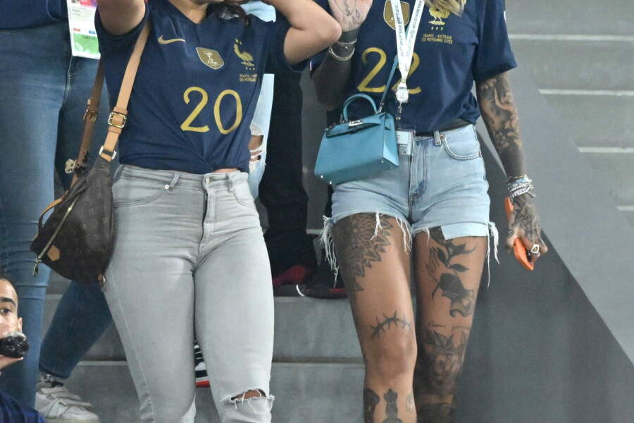 Coupe du Monde 2022 : les Bleus retrouvent leurs familles après le ...