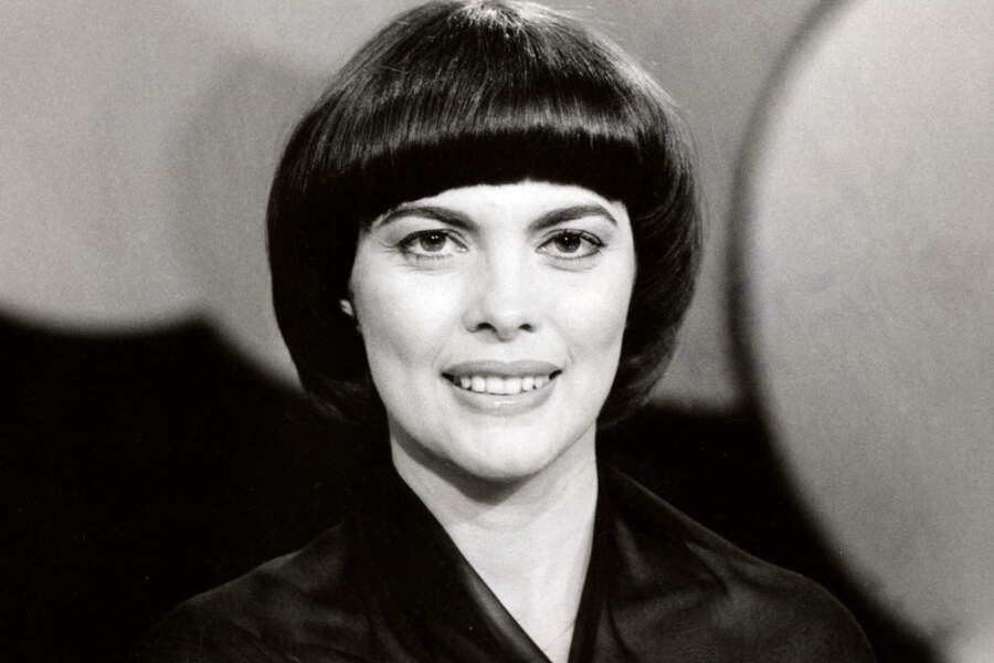 Mireille Mathieu n'a pas toujours eu cette coupe de cheveux ! Découvrez ...