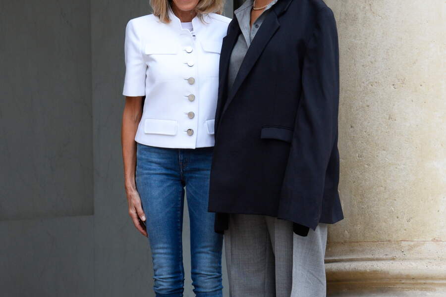 Brigitte Macron en jean skinny - Voici
