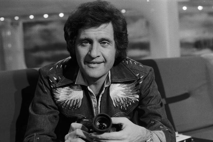 La carrière en images de Joe Dassin - Voici