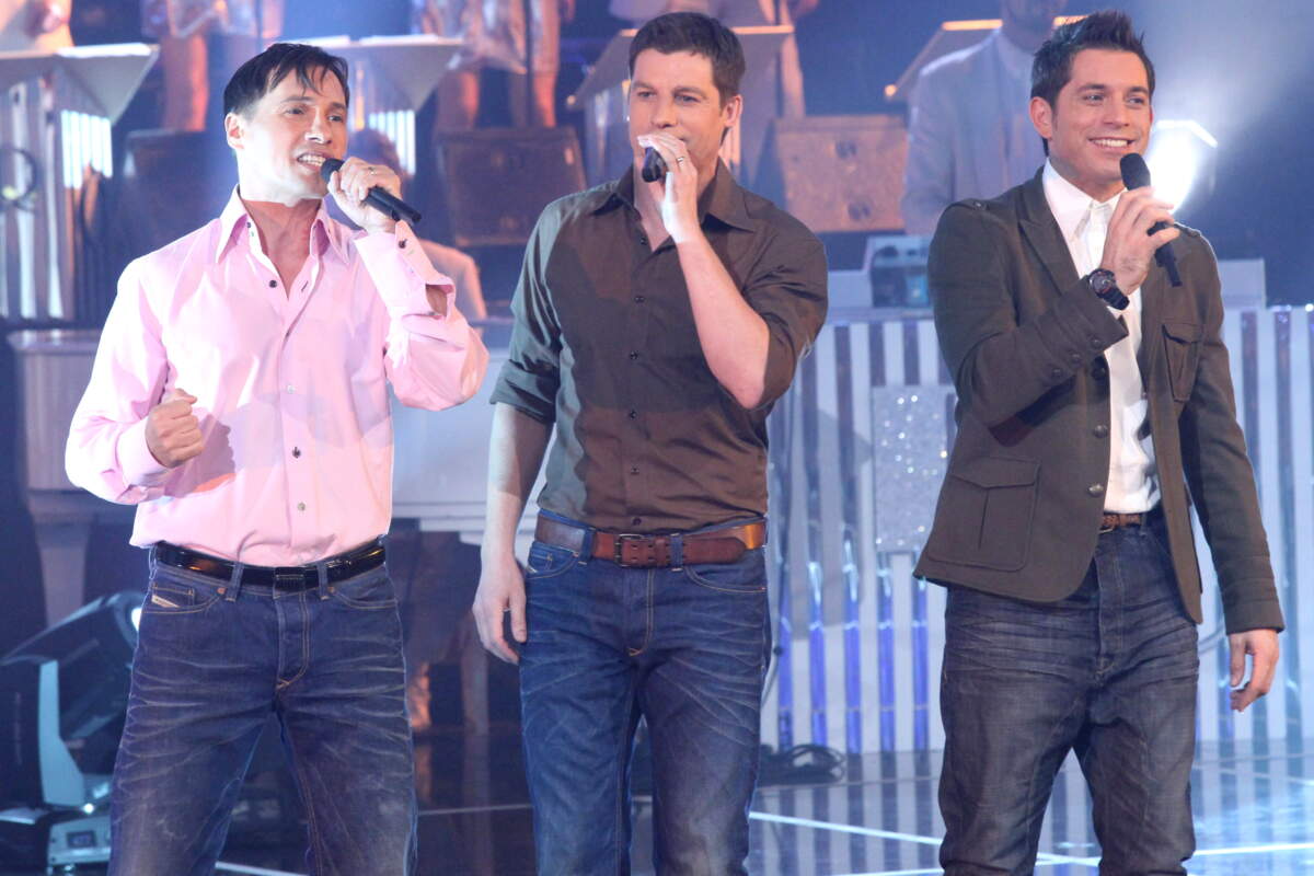 Worlds Apart, Backstreet Boys, S Club 7... Que sont-ils devenus ? - Voici