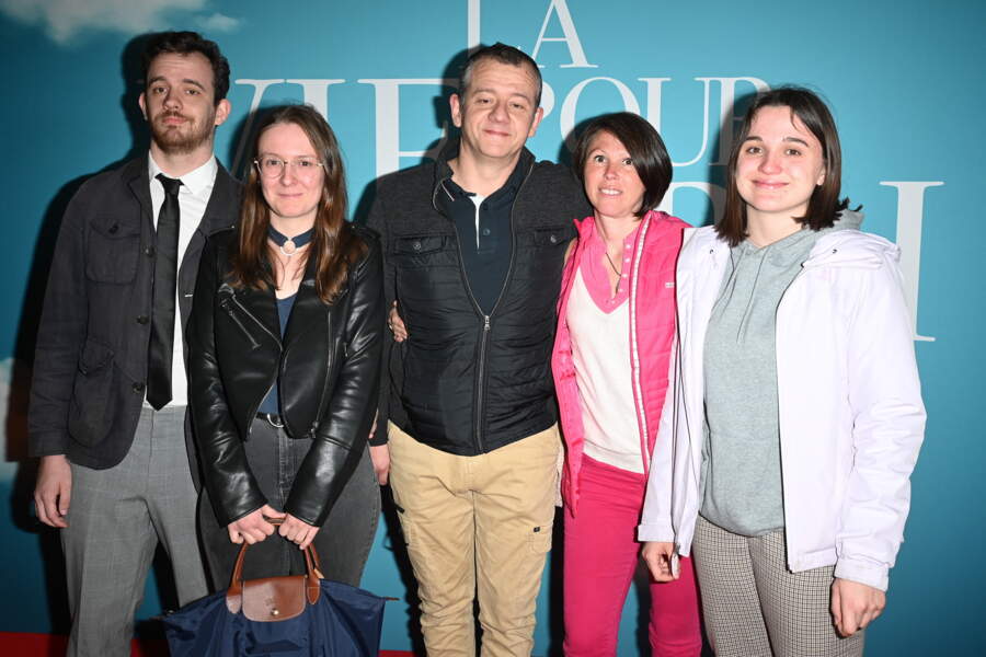 Dany Boon avec sa compagne, sa fille et son frère, Kad Merad en ...