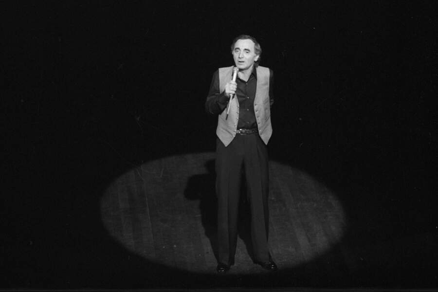 Les plus belles images de la carrière de Charles Aznavour - Voici