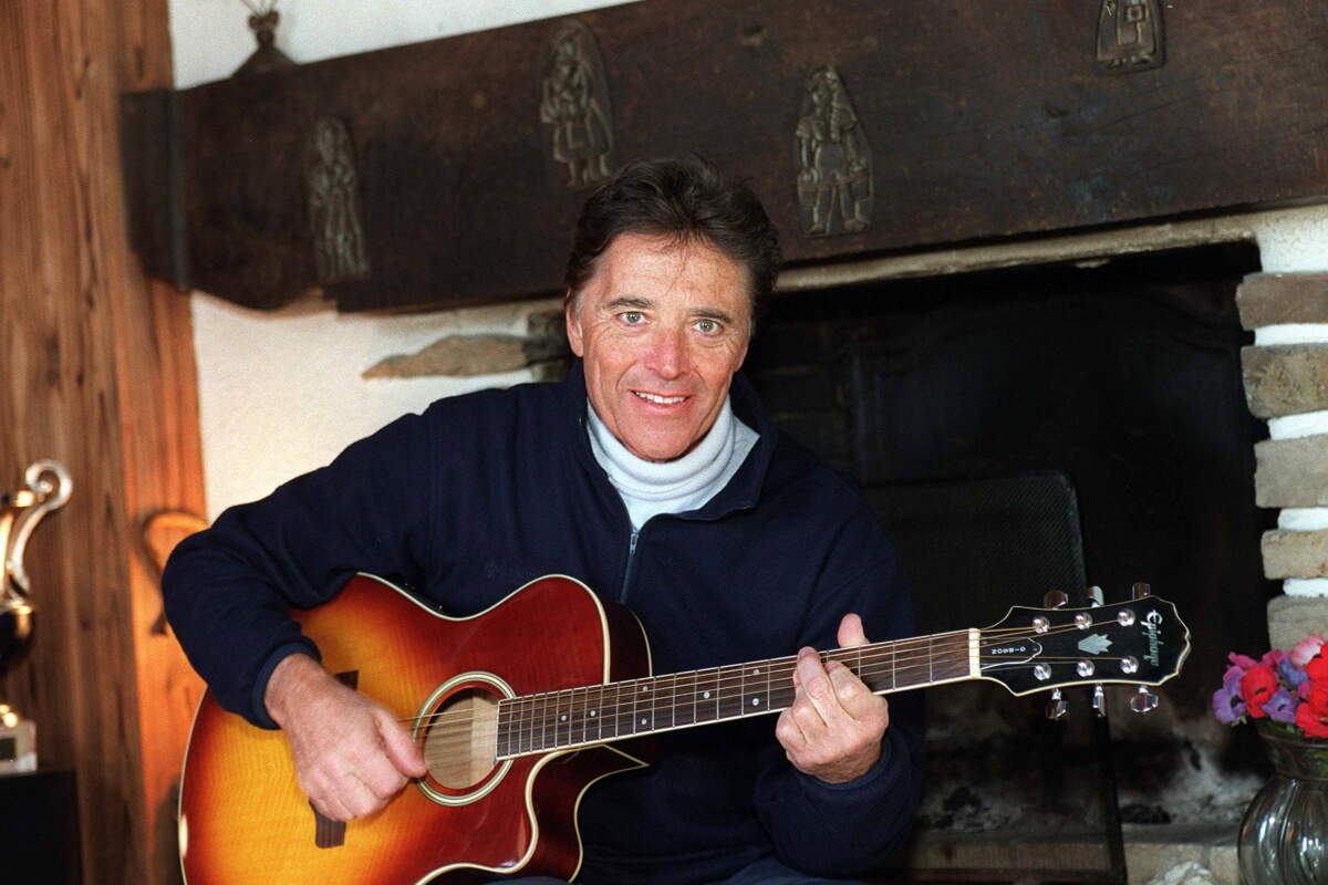 Sacha Distel : découvrez sa vie en images - Voici