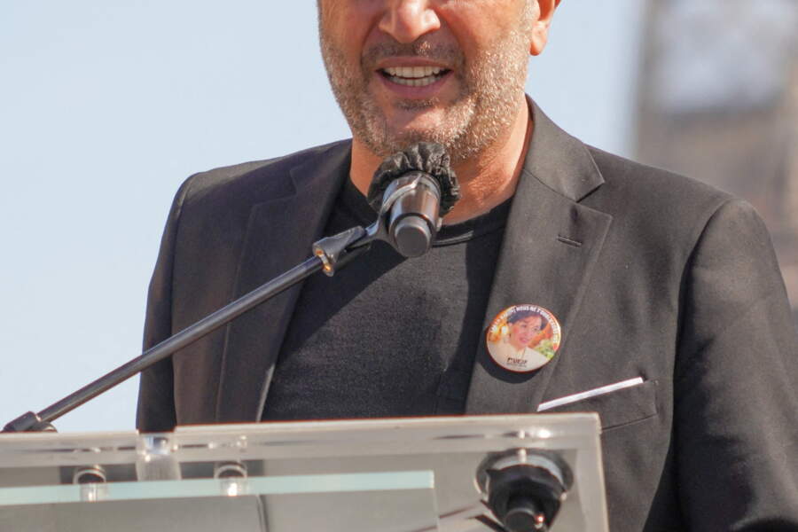 Cauet, Arthur, Ingrid Chauvin... Ces stars qui ont frôlé la mort - Voici