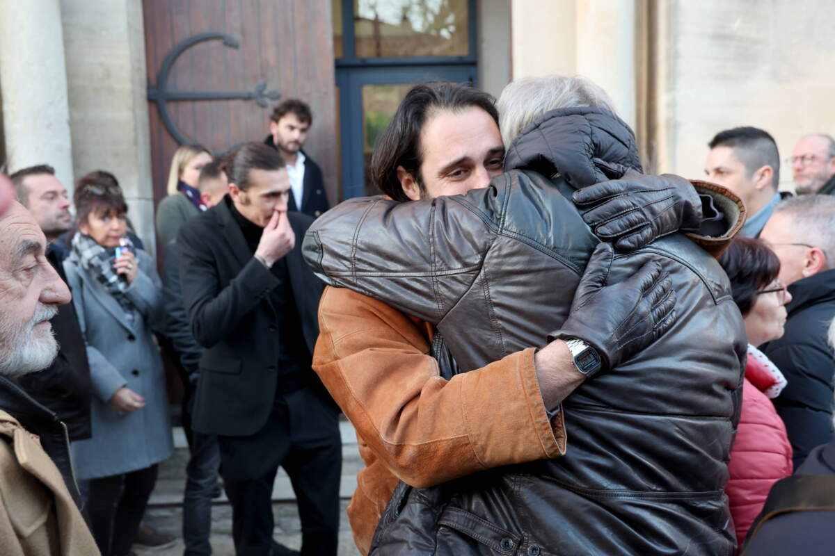 Obsèques de Guy Marchand : ses enfants Jules et Ludivine émus avec leur ...