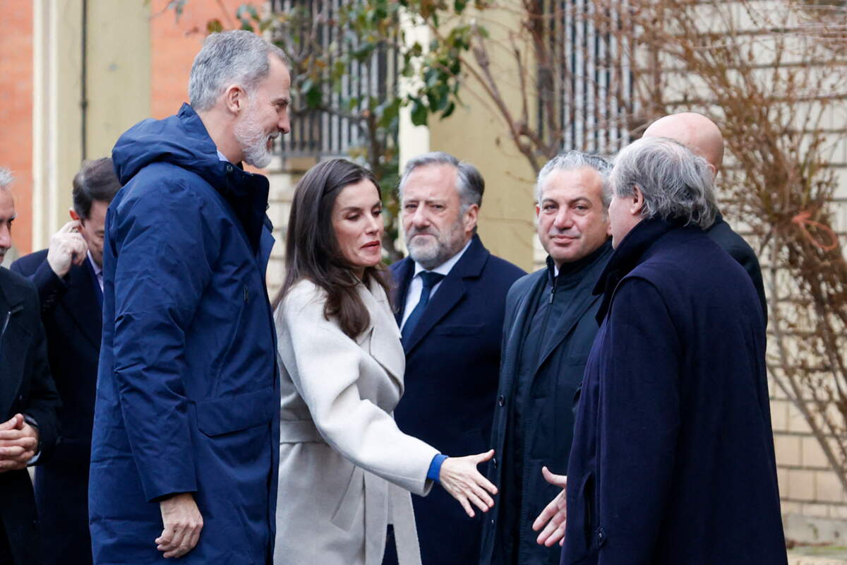 Letizia et Felipe d'Espagne rencontrent les enfants de l'école ...