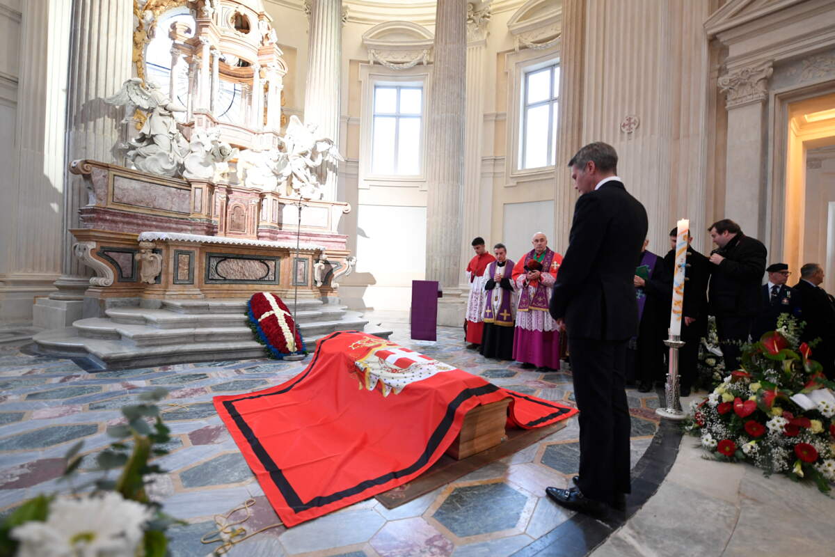 La veillée du roi Victor Emmanuel de Savoie - Voici
