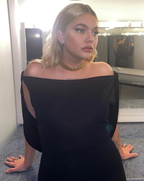 PHOTO Louane : elle réinvente les codes du glamour des années 60 (et c ...