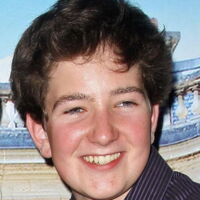 Moos : que devient l’interprète du tube Au Nom de la rose ? - Voici