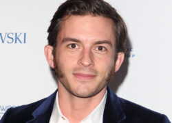 Jonathan Bailey - La biographie de Jonathan Bailey avec Voici.fr