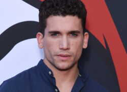 Jaime Lorente - La biographie de Jaime Lorente avec Voici.fr