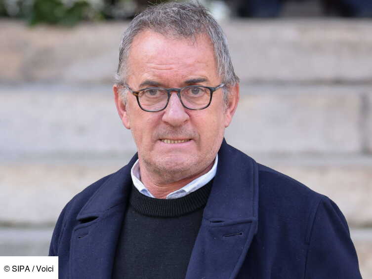 Christophe Dechavanne : cette question sur son salaire qu'il n'a clairement pas aimé - Voici