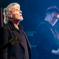 Mort d’Arno : Mireille Mathieu révèle la dernière volonté du chanteur belge - Voici