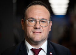 Damien Abad - La biographie de Damien Abad avec Voici.fr