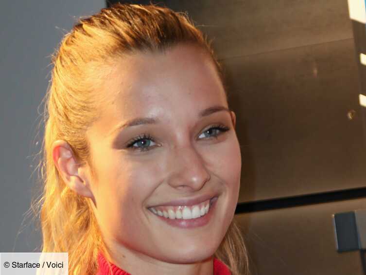 Ilona Smet Prend La Pose Avec Son Bébé Et Affiche Une Silhouette