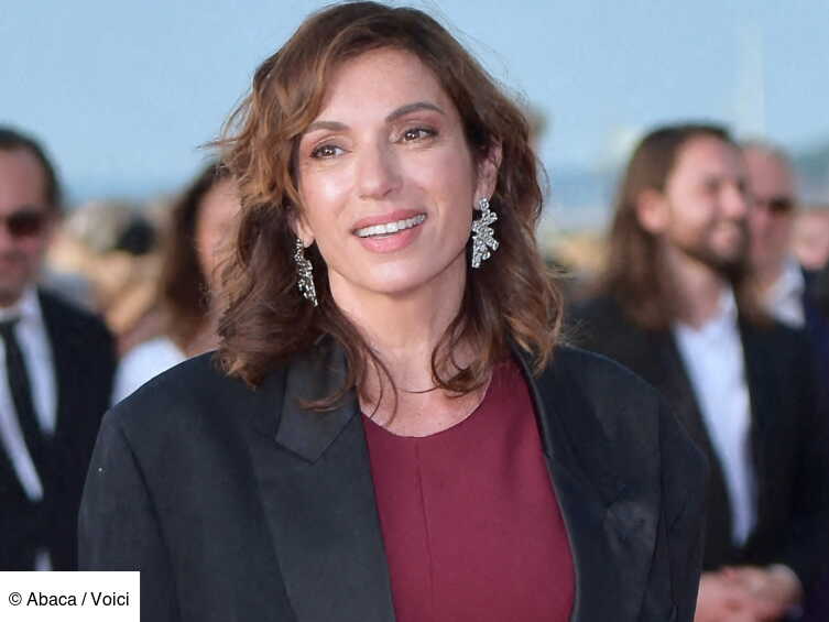 PHOTO Aure Atika : renversante en mini robe, elle affiche ses jambes ...