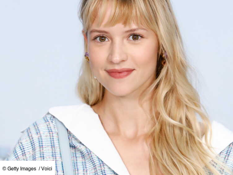 PHOTO Angèle : elle remet au goût du jour un collier vieux de plusieurs ...