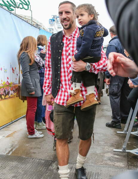 Franck Ribéry et ses enfants à la fête de la bière - Voici